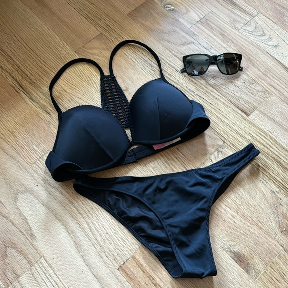 Victoria’s Secret Set. Beautiful,Gentle Used. - Gem